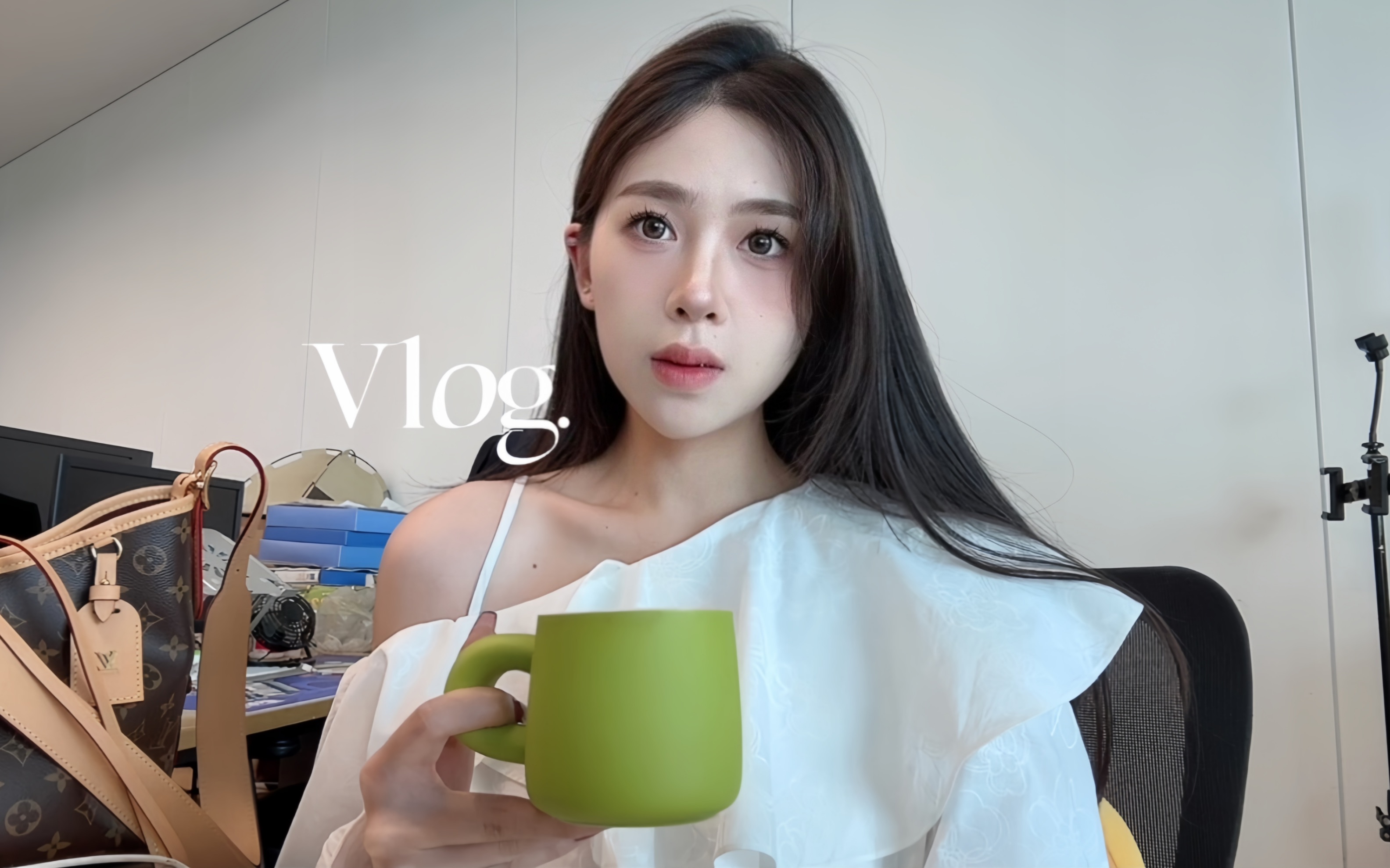 打工vlog. 月入3w的00后市场部摸鱼日记|好久不见 我回来啦-1个酒窝o-1个酒窝o-哔哩哔哩视频