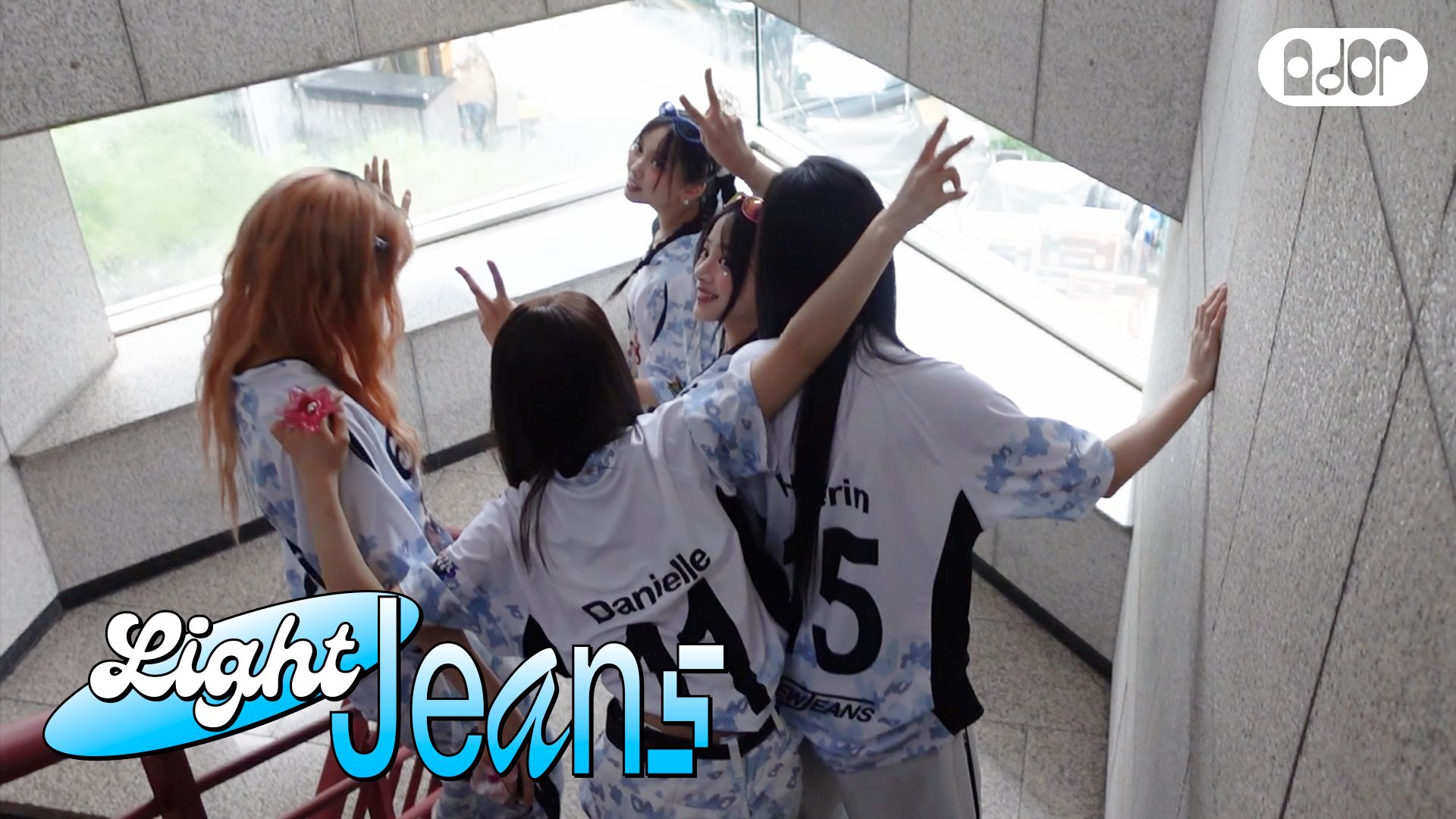 [Light Jeans] 'Supernatural' & 'Right Now' Music Show Behind | NewJeans-NewJeans-NewJeans-哔哩哔哩视频