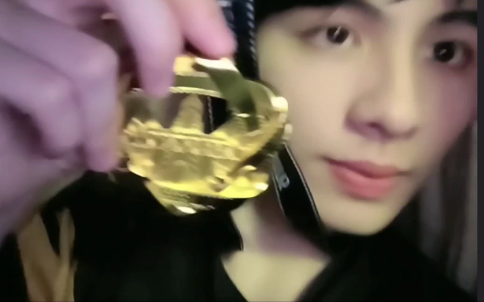 [ Wolves_487]臭屁小孩和他的奖牌。胜利是有准备的努力小孩的_哔哩哔哩_bilibili