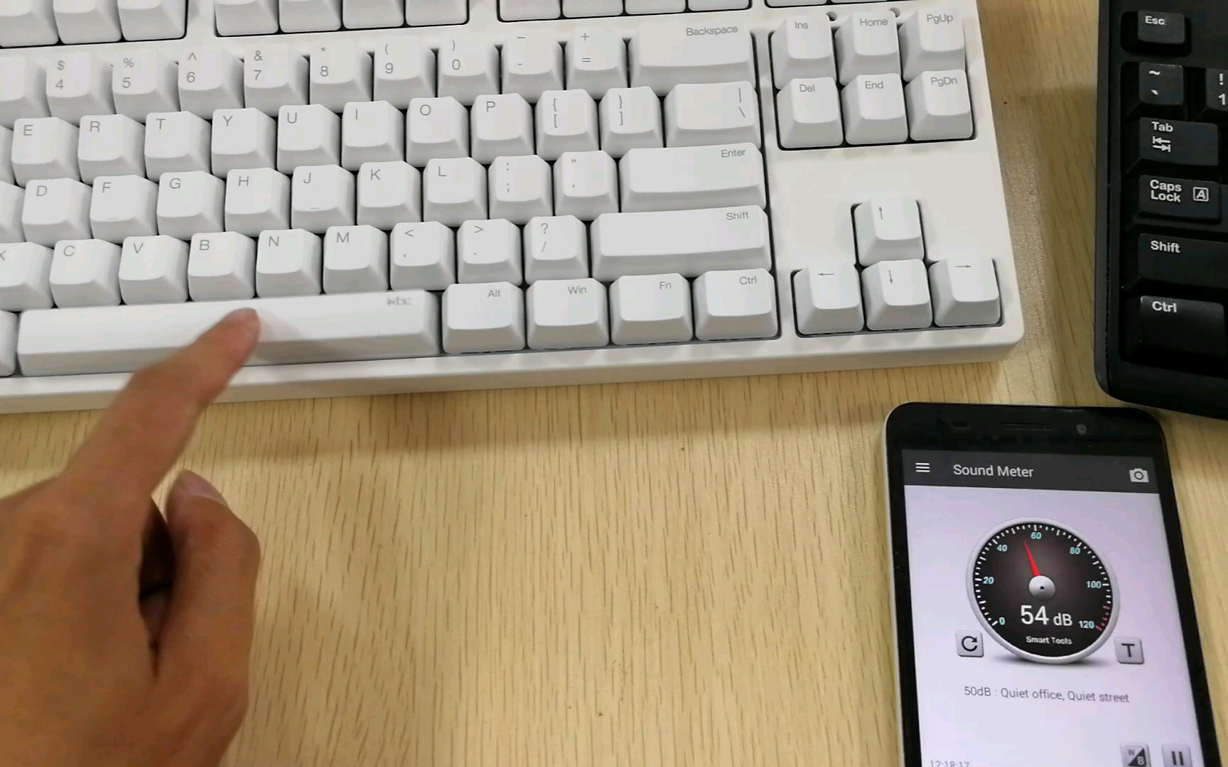 【实测】ikbc-C87静音红轴声音对比普通薄膜键盘_哔哩哔哩_bilibili