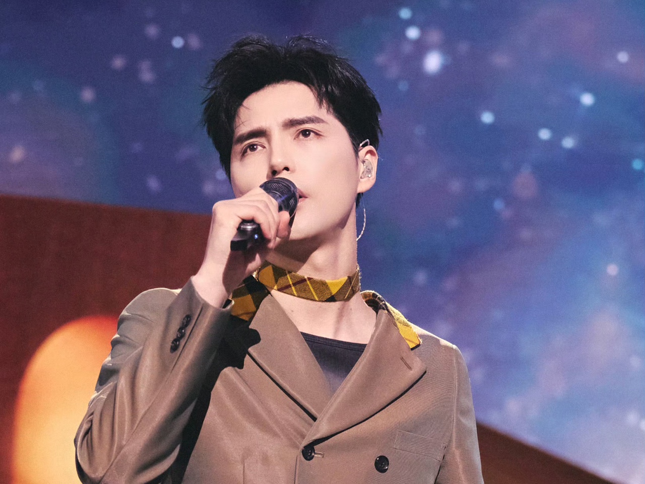 【摇滚红与黑】《黑暗中的一抹红/Dans le noir je vois rouge》MV（中法字幕）-喵呜喵喵Q_Q-每日歌曲纯享版-哔哩哔哩视频