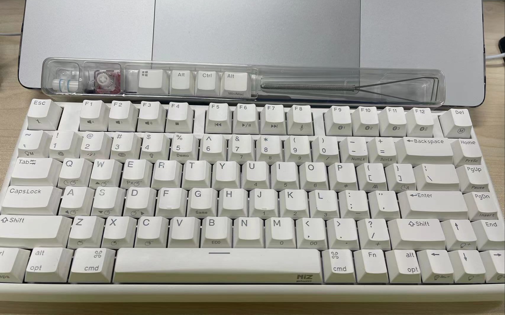 宁芝NIZ静电容键盘，PLUM，micro82三模RGB版本，简单开箱和使用体验-薯片TV-薯片TV-哔哩哔哩视频