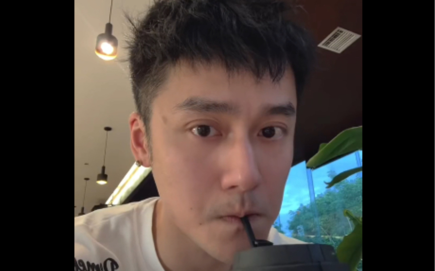 个人认为健身是需要休息的 我也是阶段性 不是一直都一天两练或者每天练 偶尔给自己放个假好好休息也是很好的 没必要搞得这么累 健身应该是服务于生活的 健康快乐就好 加减法jinfu 加减法