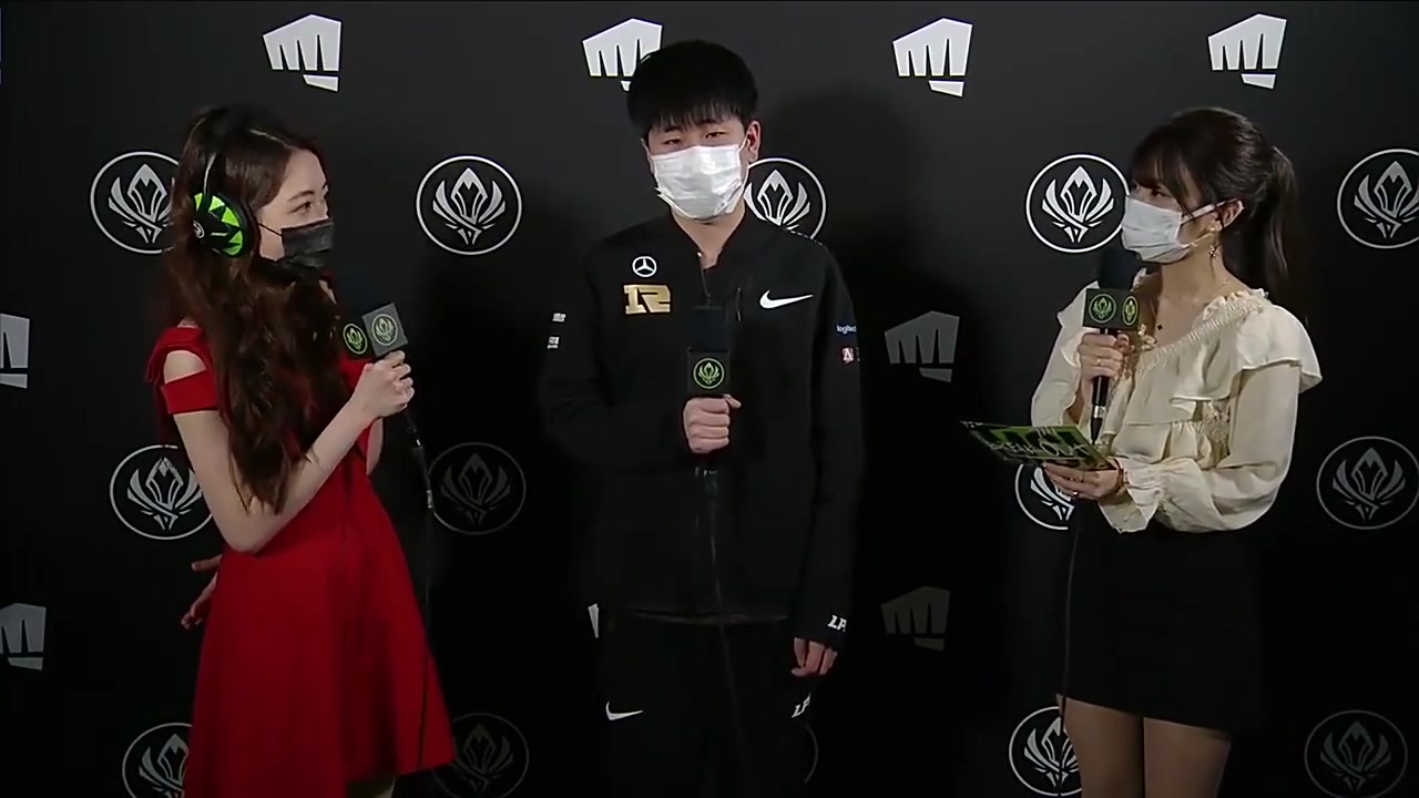 GALA赛后采访：想和MAD、DK下路组交手_哔哩哔哩_bilibili