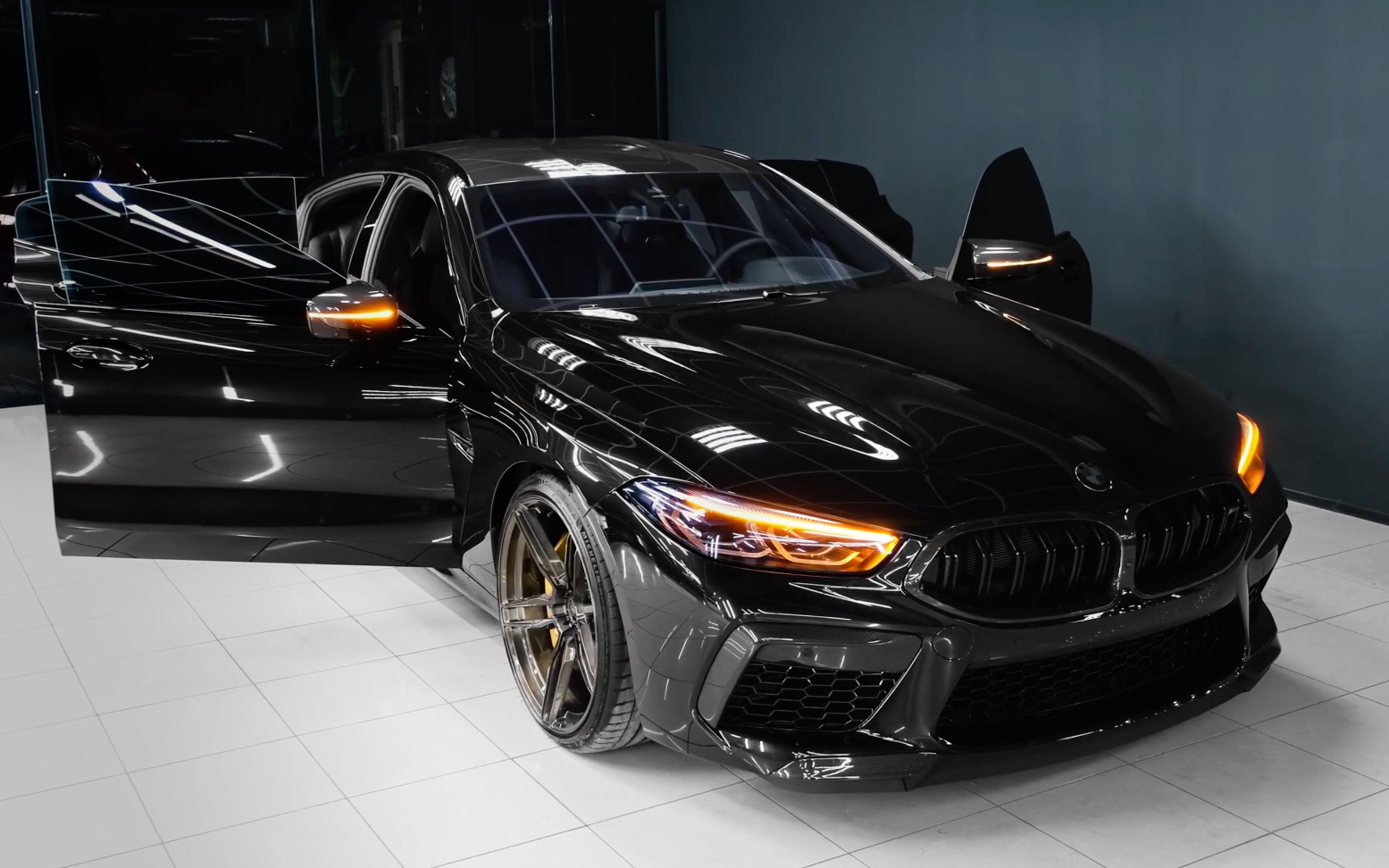 2020年宝马M8 gran coupe 这小眼神爱了爱了_哔哩哔哩_bilibili