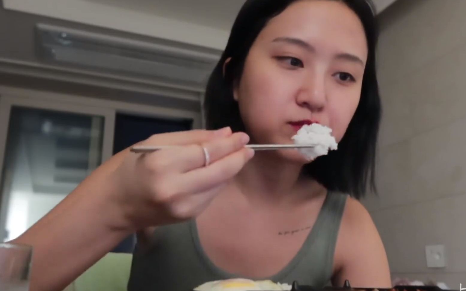 【中字】Eva vlog [韩国小姐姐一周在饮食上的花费 How much do I spend on food per week]_哔哩哔哩_bilibili