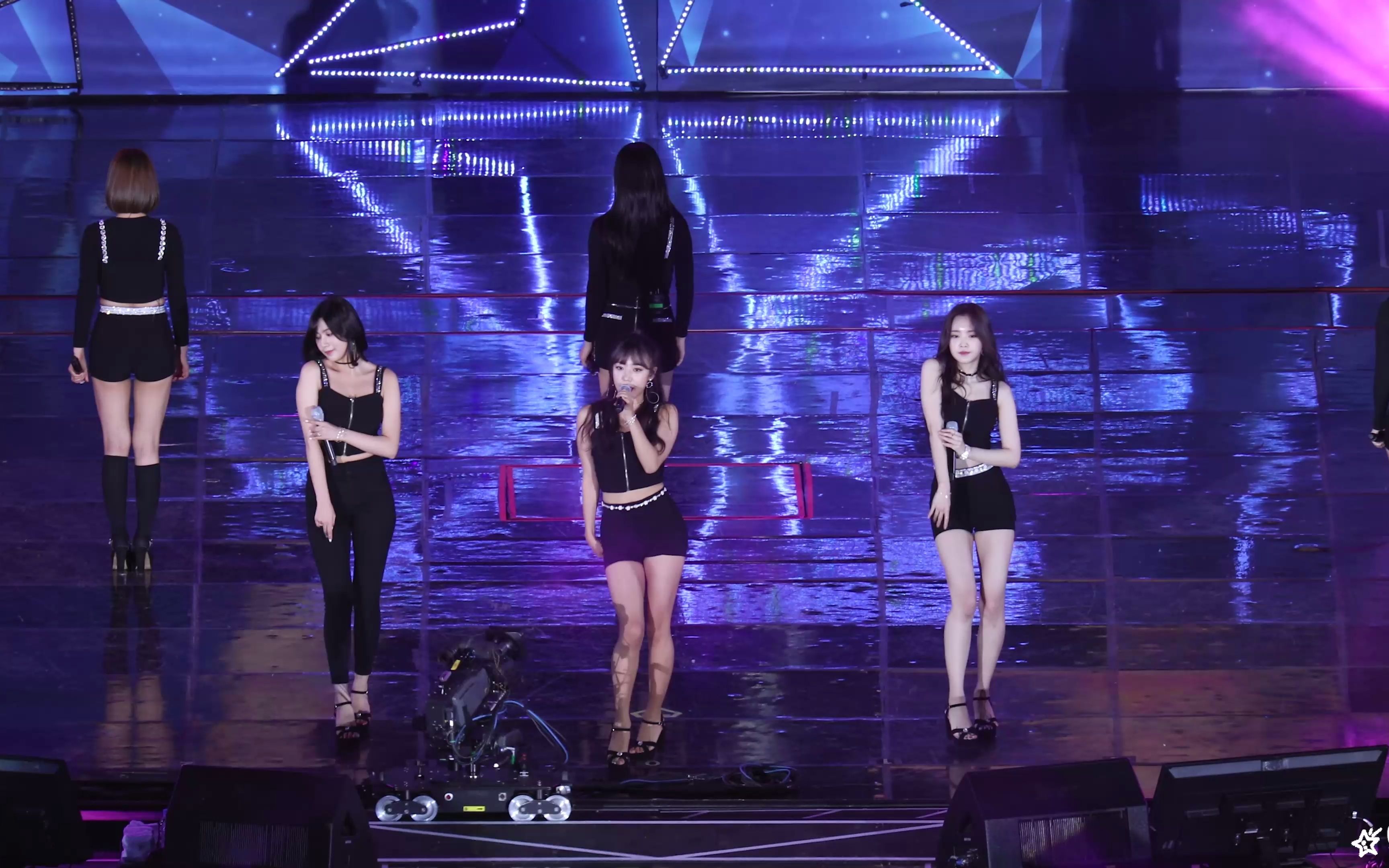 【4K】APINK - LUV 170915_哔哩哔哩_bilibili