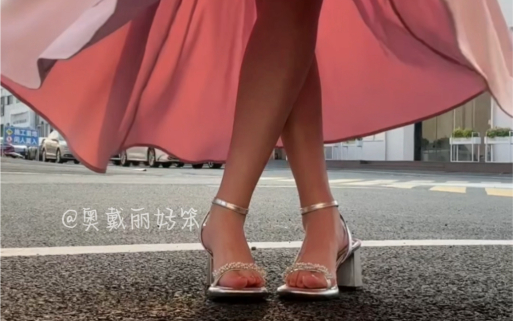 没病走两步 奥戴丽好笨 奥戴丽好笨 哔哩哔哩视频