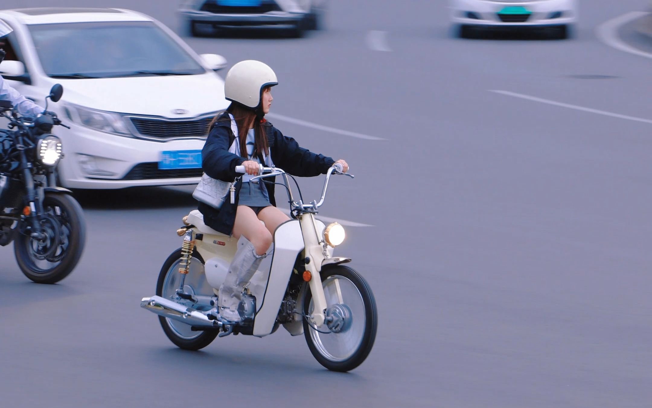 你没见过的西安女骑!姐妹们,这下知道该买什么车了吧! Gaobiubiu Gaobiubiu 哔哩哔哩视频