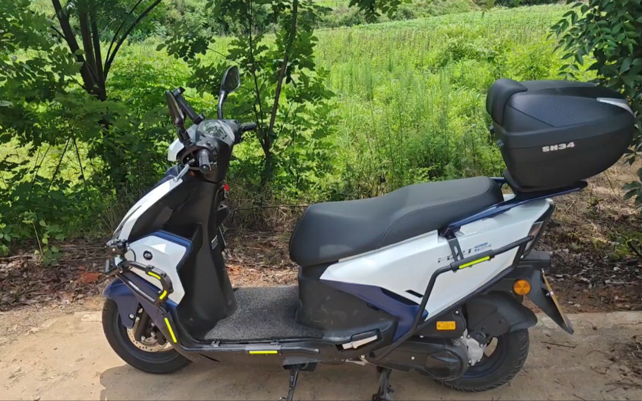 UY125、鸿125、AFR125动力及震动PK-动态横评1