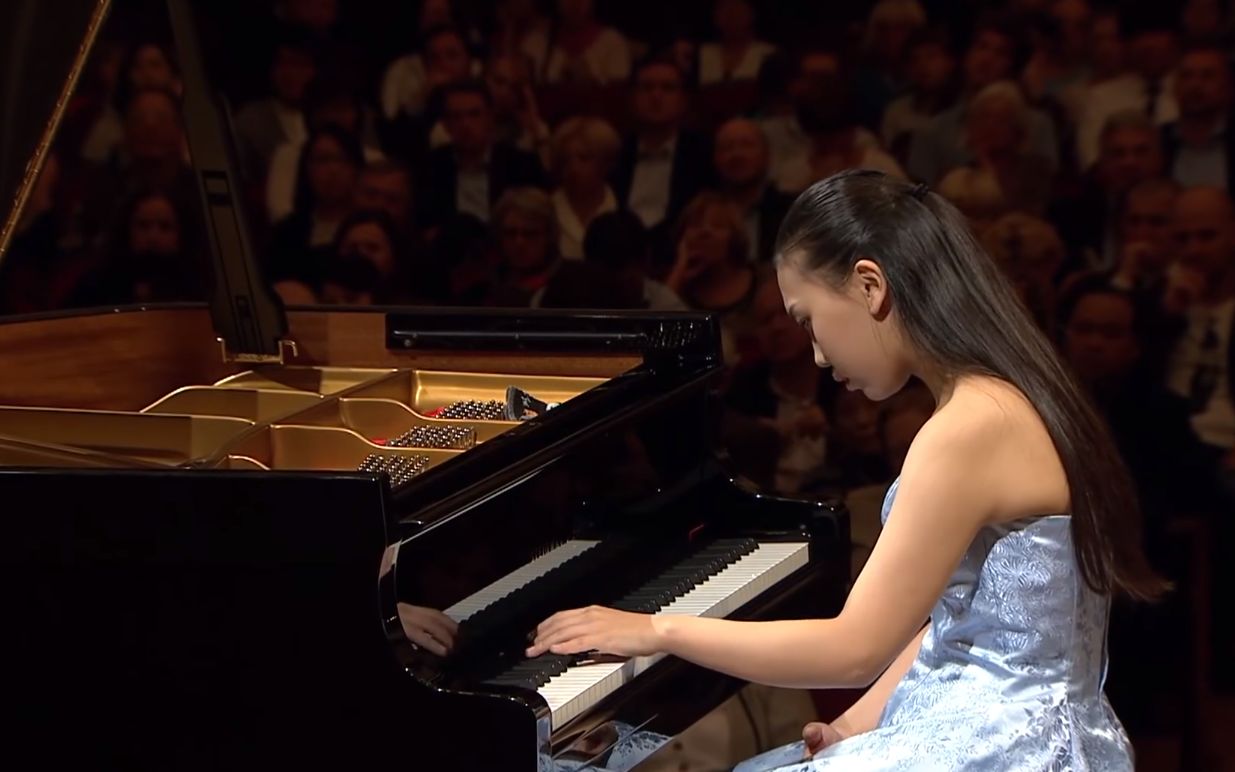 【第十七届肖邦国际钢琴比赛】 小林爱实 升C小调夜曲 Op. 27 No. 1 (first stage) aimi kobayashi_哔哩哔哩_bilibili