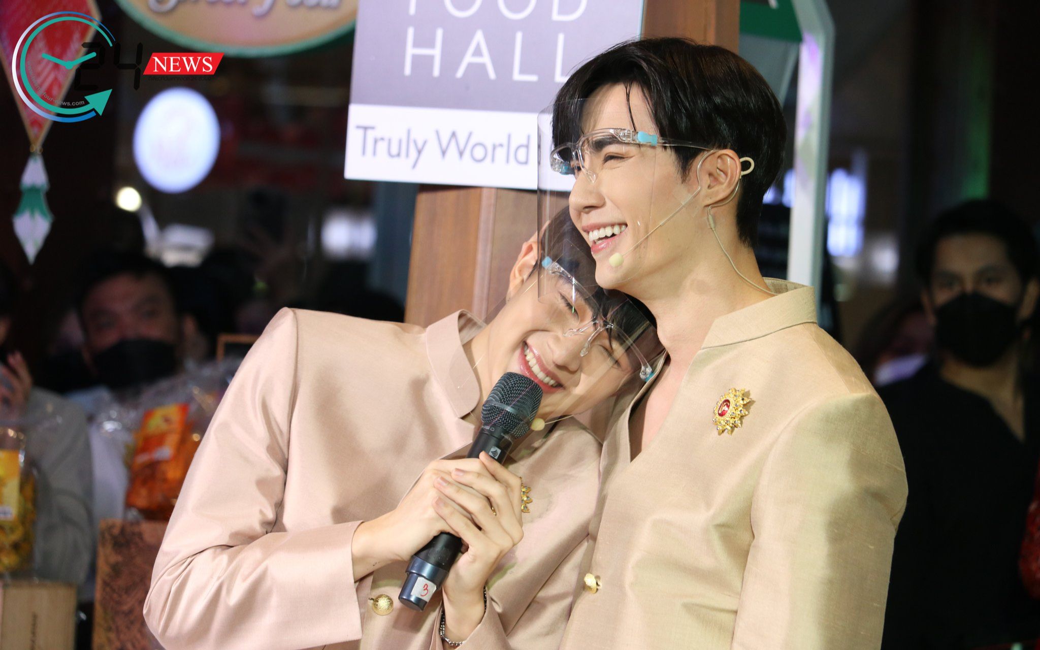 2022.04.10 采访5 Centralfoodhall X ZeeNuNew by twentyfour news_哔哩哔哩_bilibili