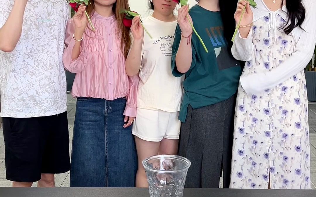 到底谁扔中的玫瑰花？ 爆笑办公室officia 爆笑办公室officia 哔哩哔哩视频
