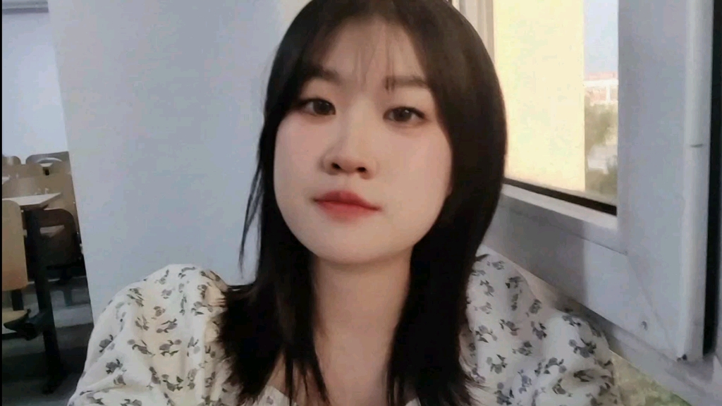 谁能拒绝坐在空教室的窗台上来一首海芋恋呢 ！！_哔哩哔哩_bilibili