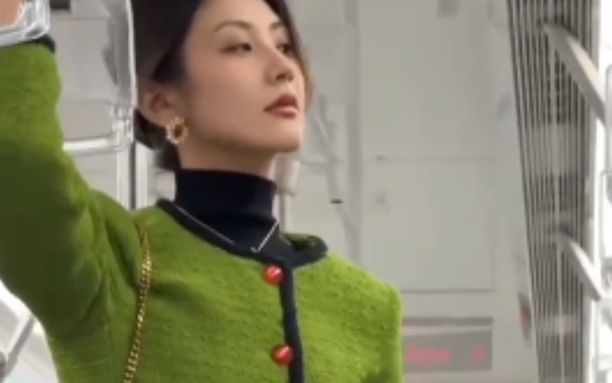 男生偷偷给睡着的女友化虚弱妆,女友醒来后毫不知情,下一幕爆笑 性感子瑜在线可爱 2333 哔哩哔哩视频