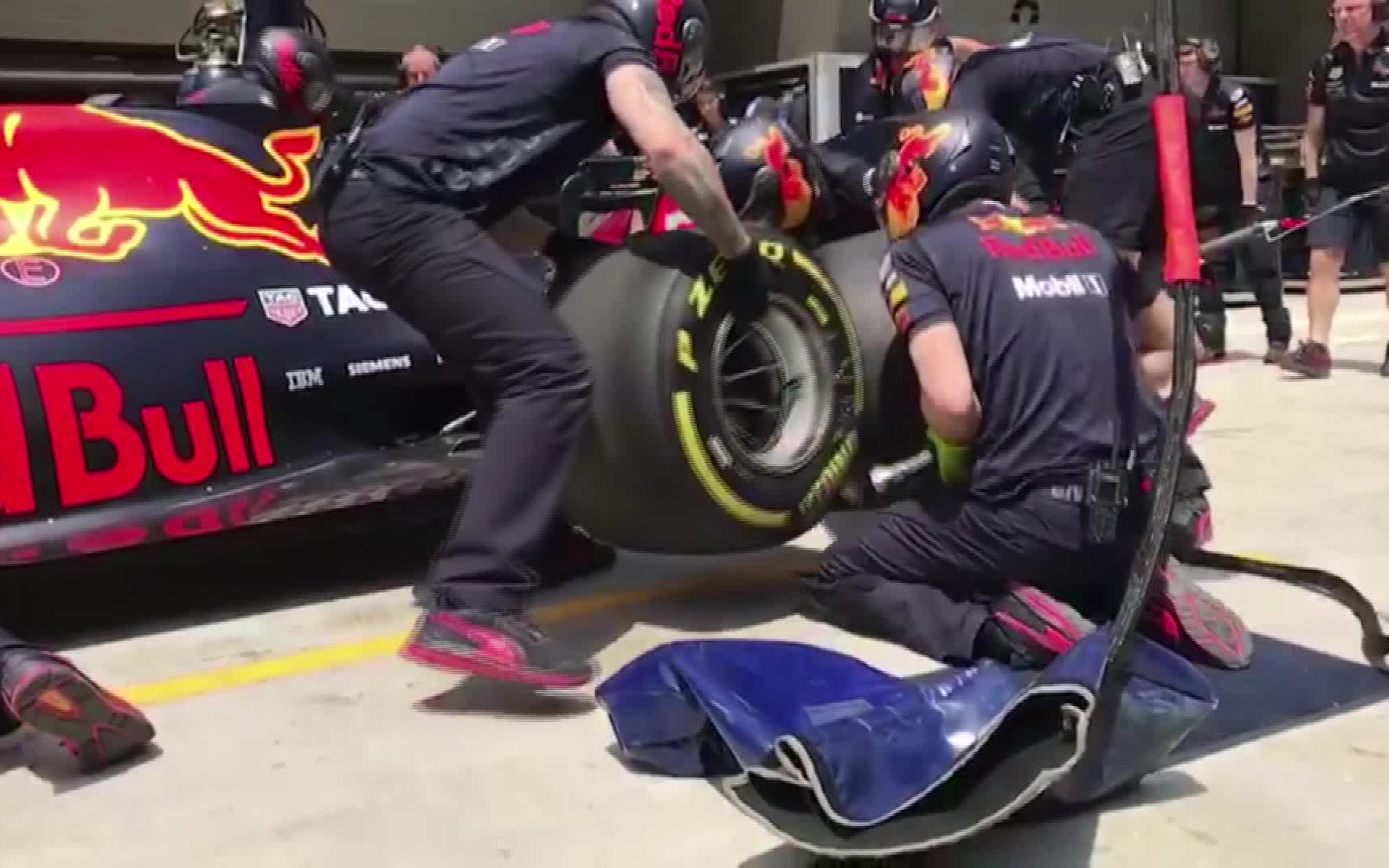 F1上海站各车队换胎神操作集锦_哔哩哔哩_bilibili