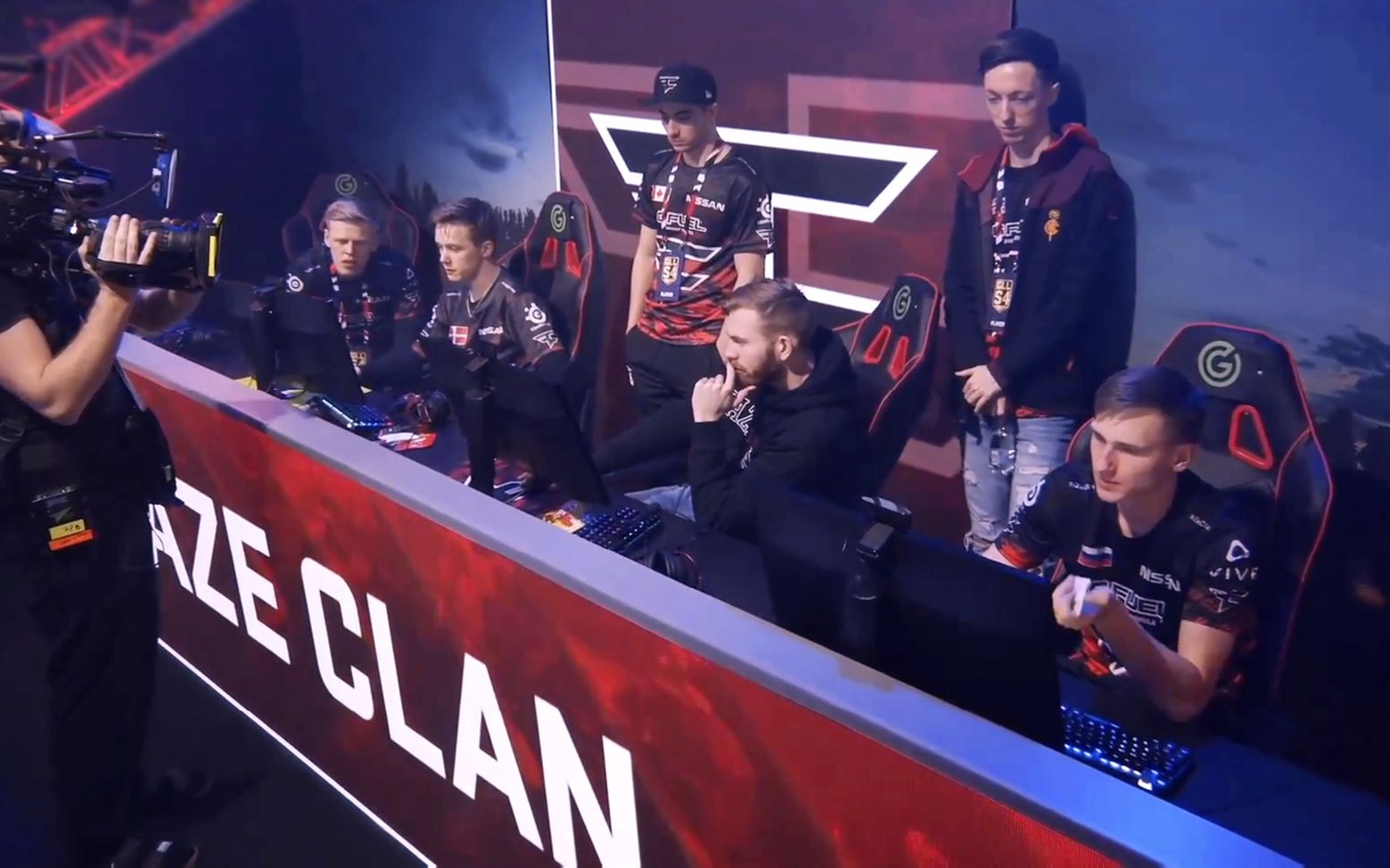 【ANNA】“FaZe已经不需要排名分了” 线上赛事剪辑02 - 绝地求生赛事剪辑- 04_哔哩哔哩_bilibili