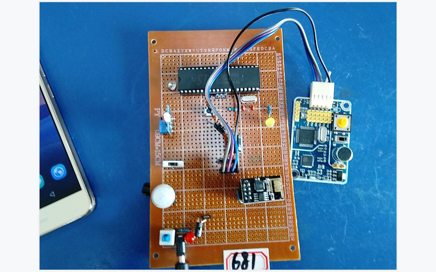 基于51单片机的智能语音识别台灯设计-LD3320-wifi手机APP-高亮-拨动-光照-热释DIY开发板套件19-681_哔哩哔哩_bilibili