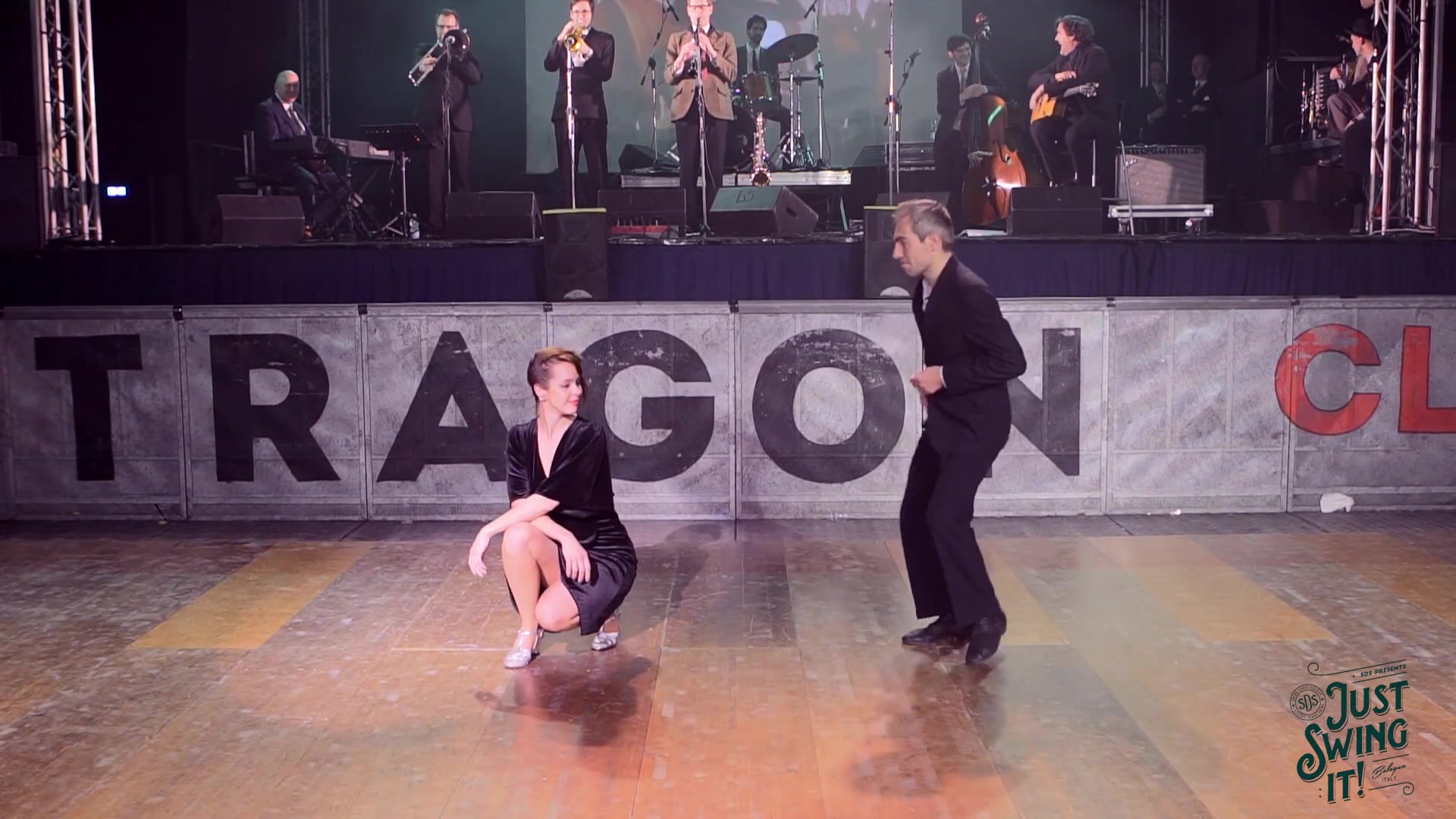 Just Swing It! 2018 - Bologna Swing Dance Festival - Vicci & Adamo_哔哩哔哩_bilibili