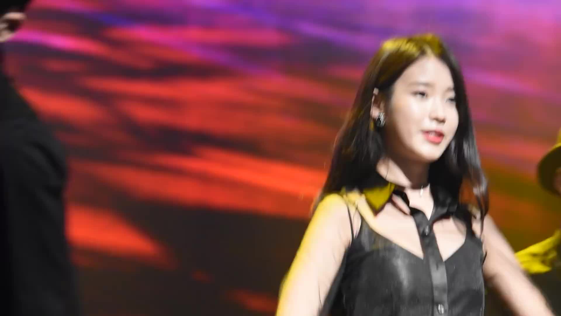 IU最性感的现场！丽姐性感起来真实要命啊！_哔哩哔哩 (゜-゜)つロ 干杯~-bilibili