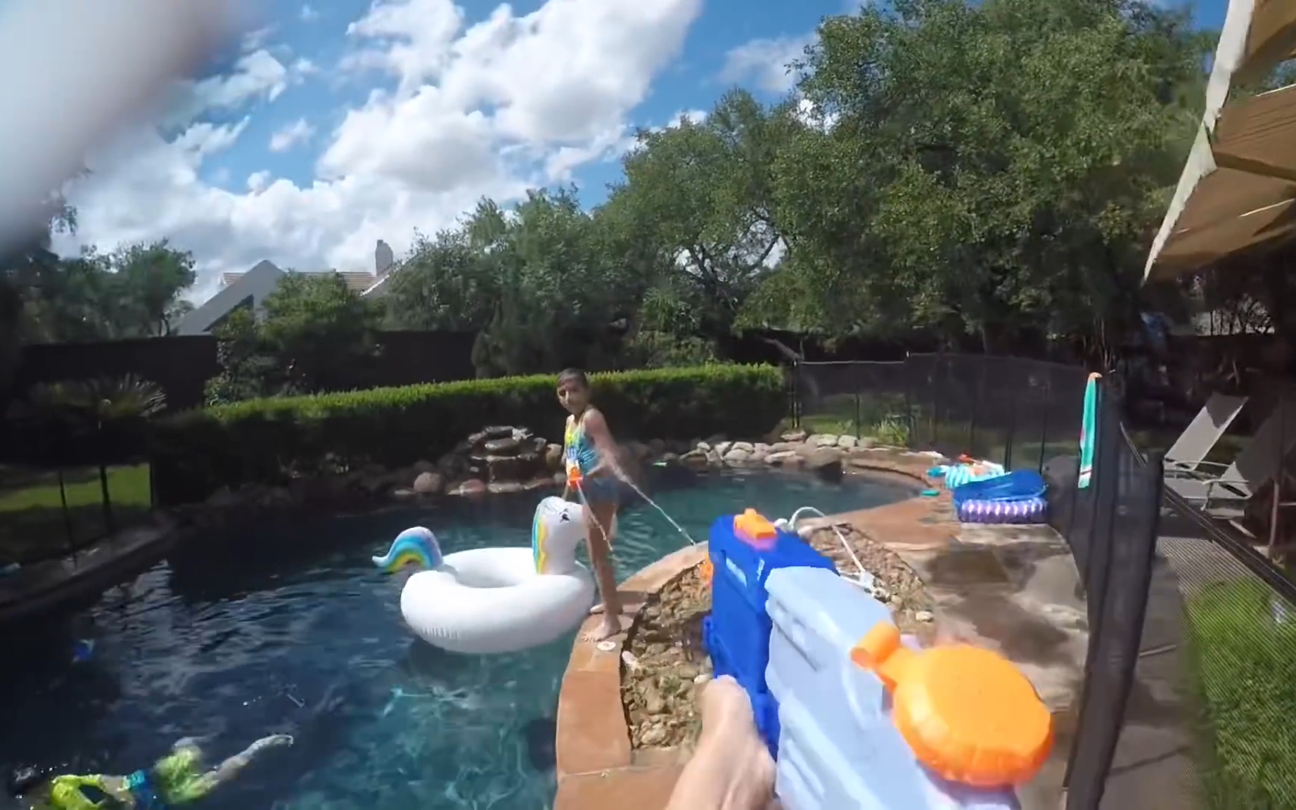 Nerf war：Super soaker battle(First person shooter)_哔哩哔哩 (゜-゜)つロ 干杯~-bilibili