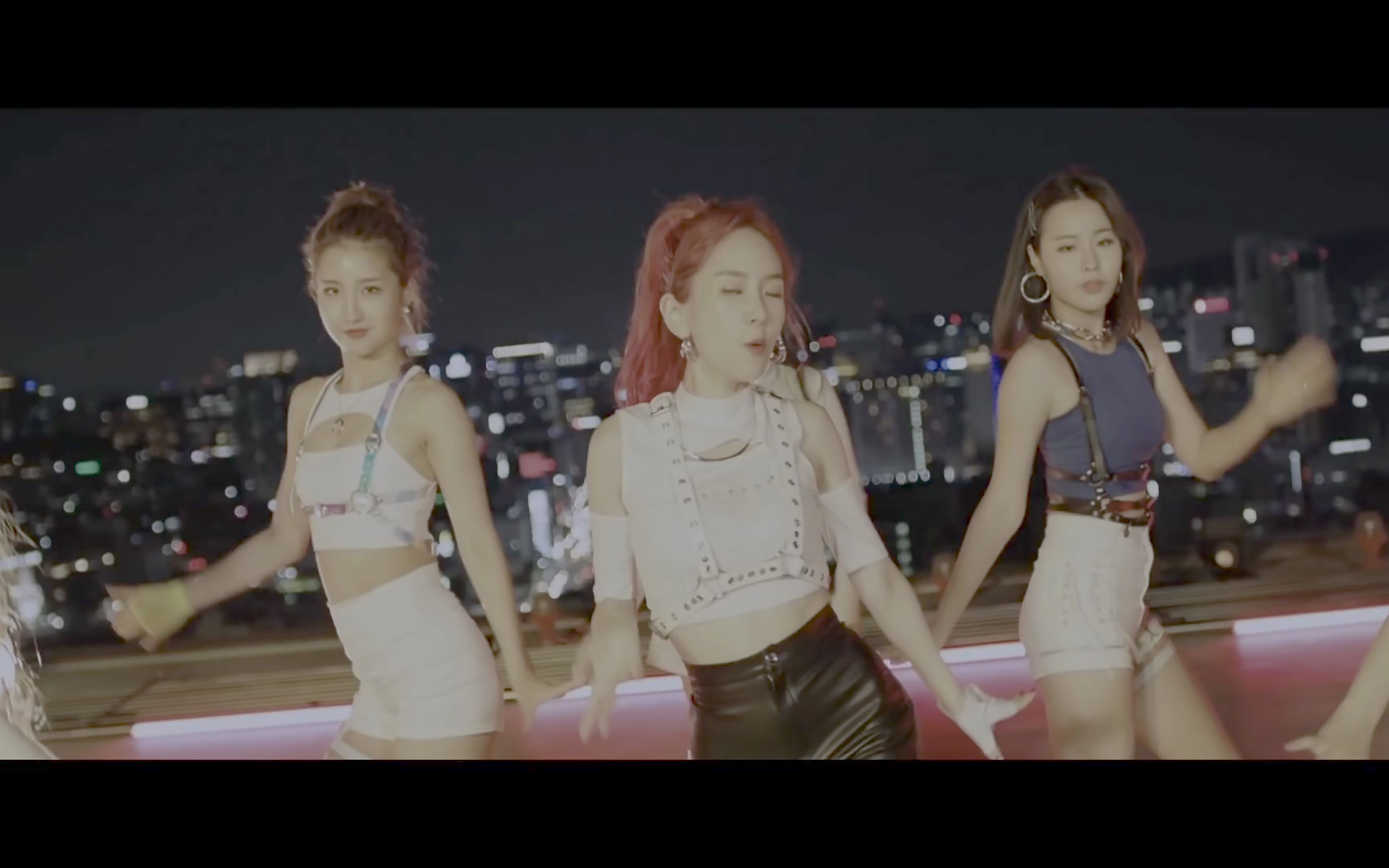 Brave Girls - Rollin Original Ver. - 4K HDR MV-bilibili(B站)无水印视频解析——YIUIOS易柚斯