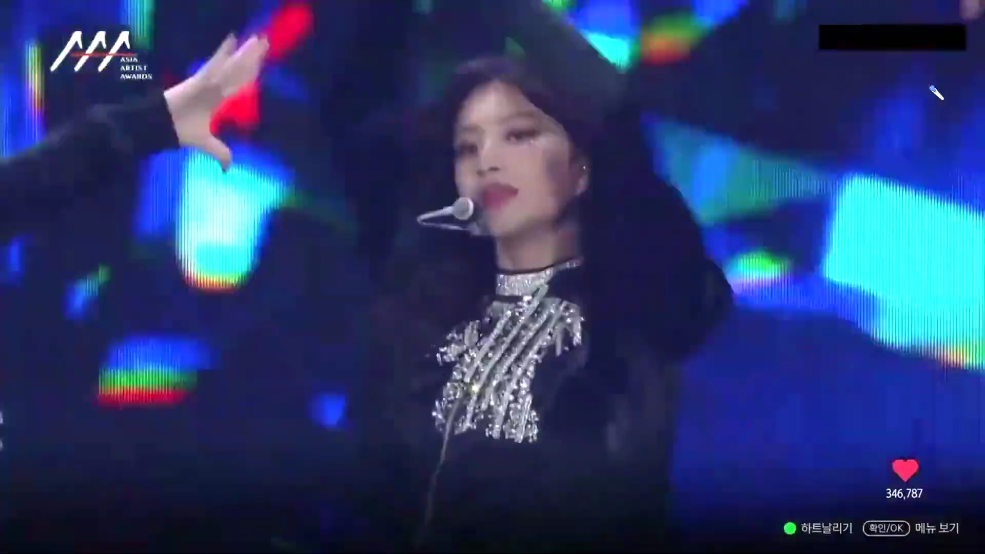 EVERGLOW AAA现场First+回归新曲Pirate最新表演视频_哔哩哔哩_bilibili