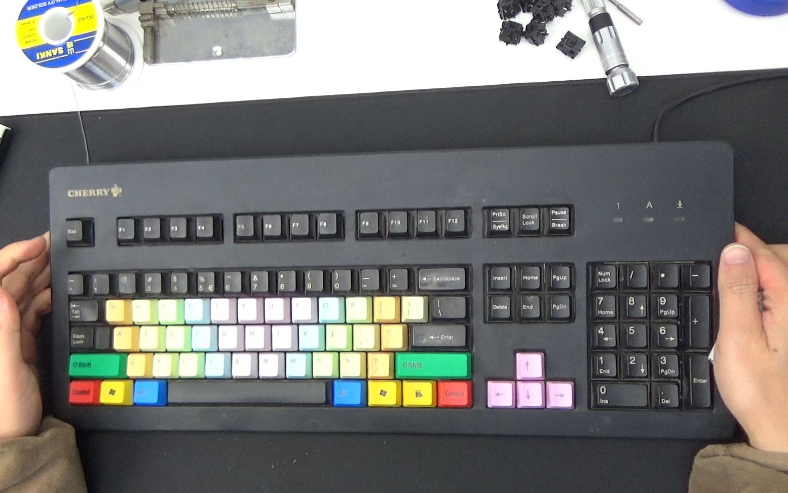 【帝亿电竞】樱桃G80-3000黑轴机械键盘拆解及换轴视频_哔哩哔哩_bilibili