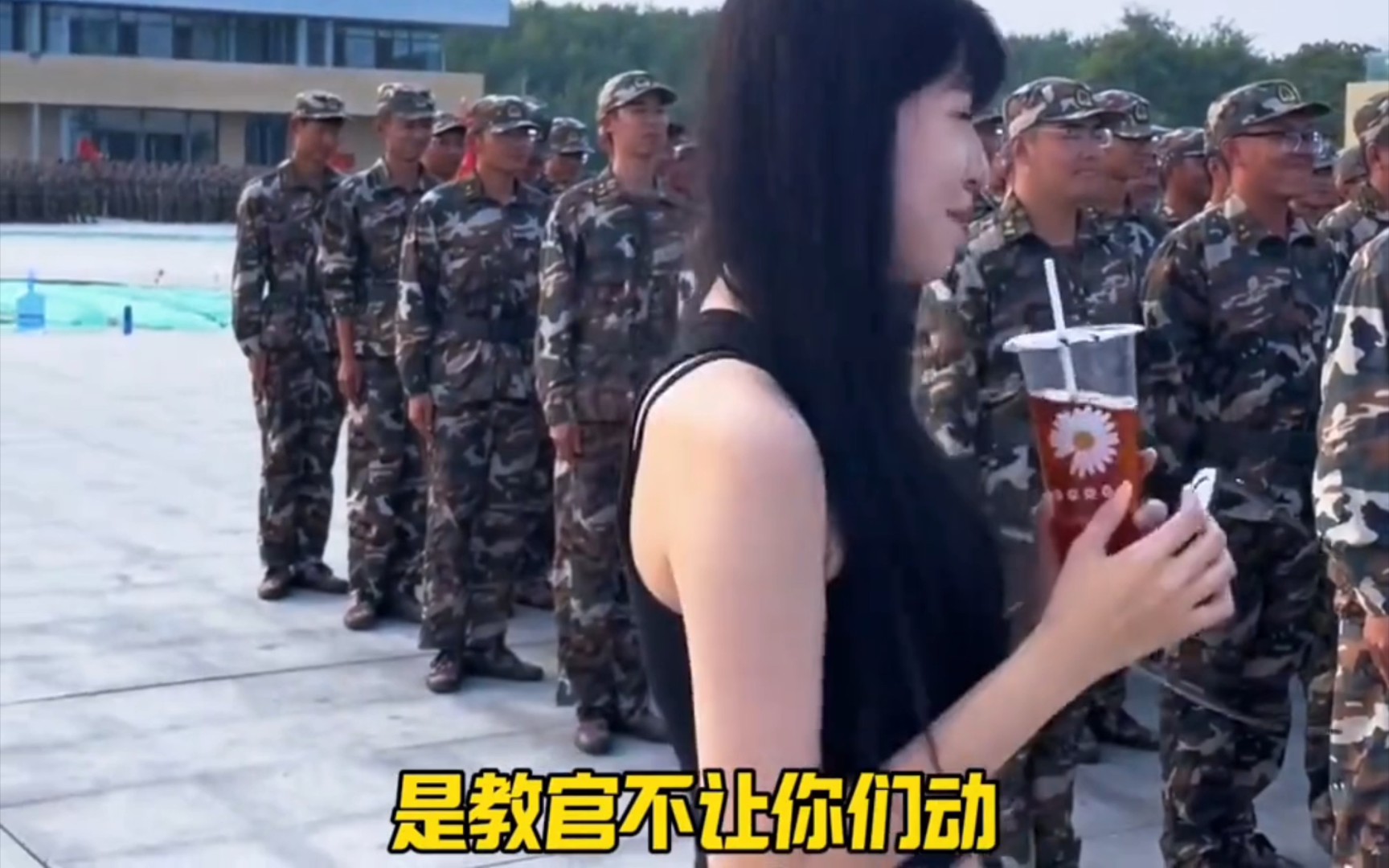 军训千万不要谎报身高! 热门情报局 军训显眼包!红温了! 哔哩哔哩视频