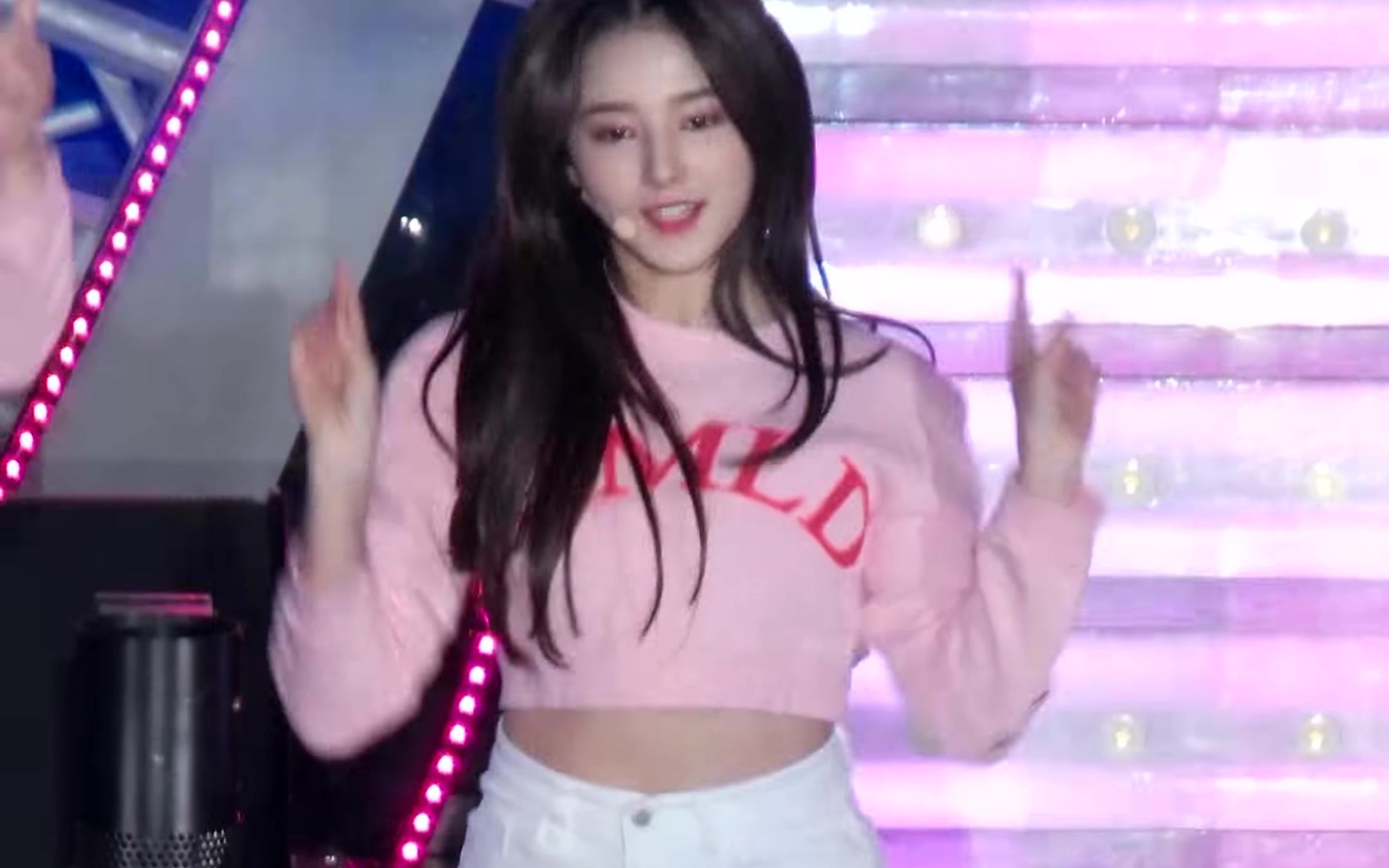 181014_MOMOLAND BAAM NANCY( 奶昔 李承利 ) 饭拍4K 竖屏 (2)_哔哩哔哩_bilibili