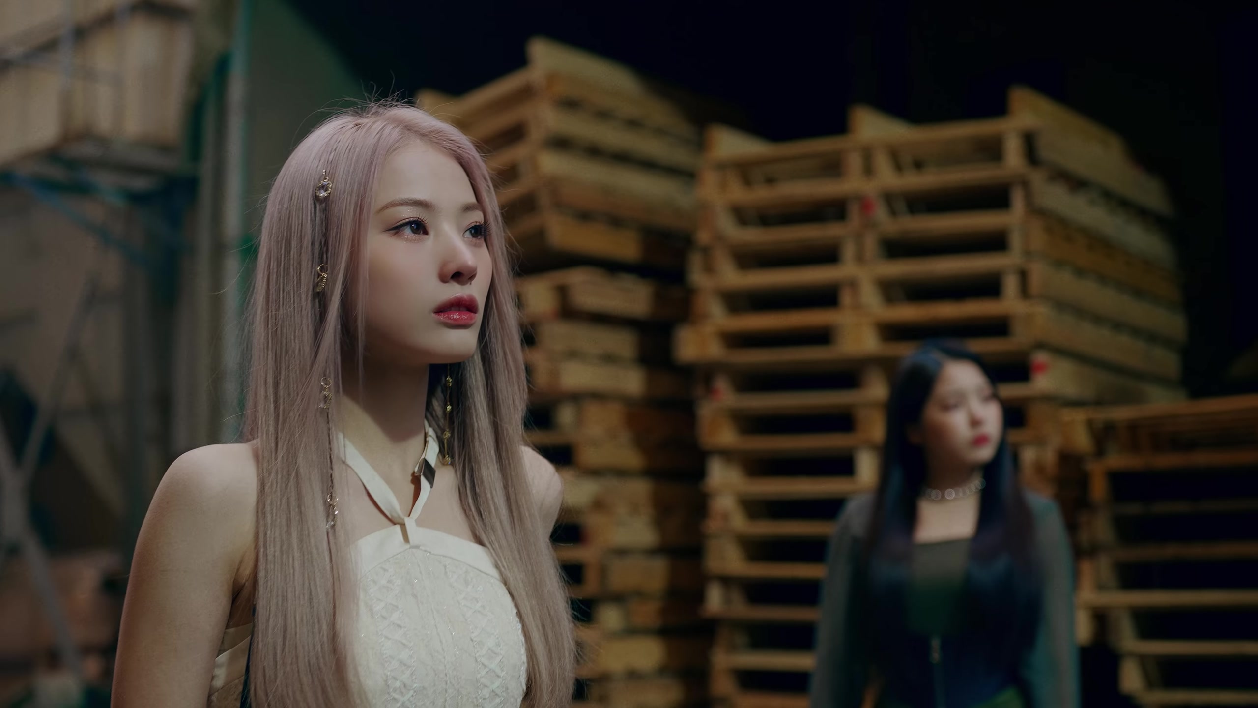 【JYP新女团】NMIXX 出道主打歌《O.O》官方MV_哔哩哔哩_bilibili