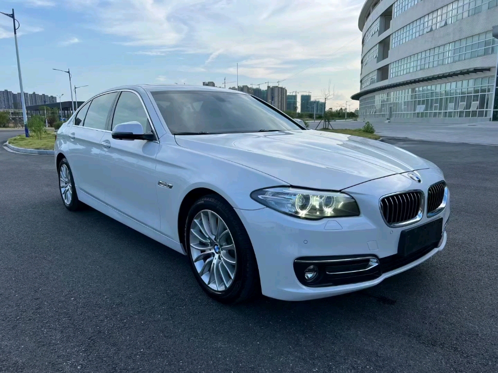 17年2月上牌宝马5系525Li豪华型，2.0T，安全行驶了12万公里，车况极品，新车指导价49.96那款，购置税都要4个多，现在优价23万大出售_哔哩哔哩_bilibili