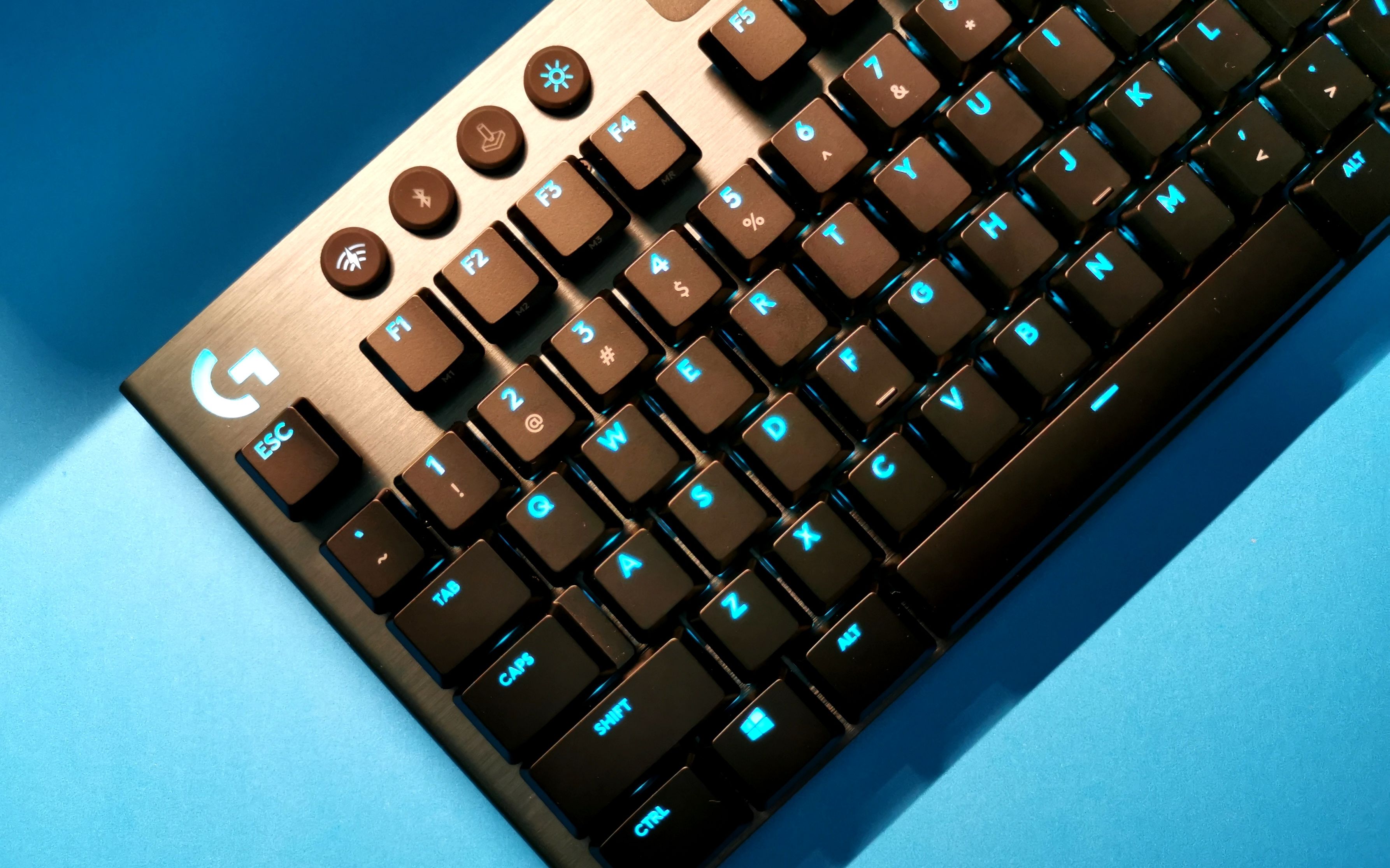 罗技G913 GL-L无线机械键盘开箱对比G610樱桃红轴体验