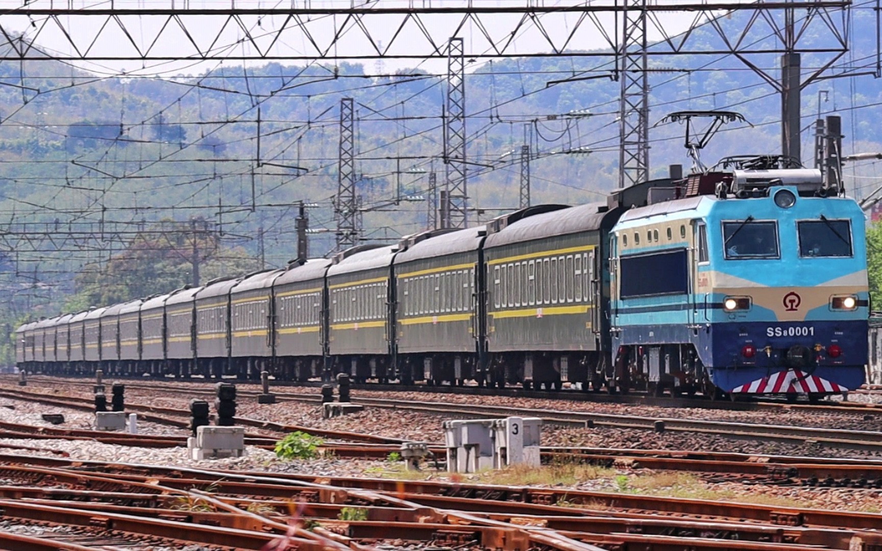 【文王】SS8-0001牵引K6512接近韶关东站_哔哩哔哩_bilibili