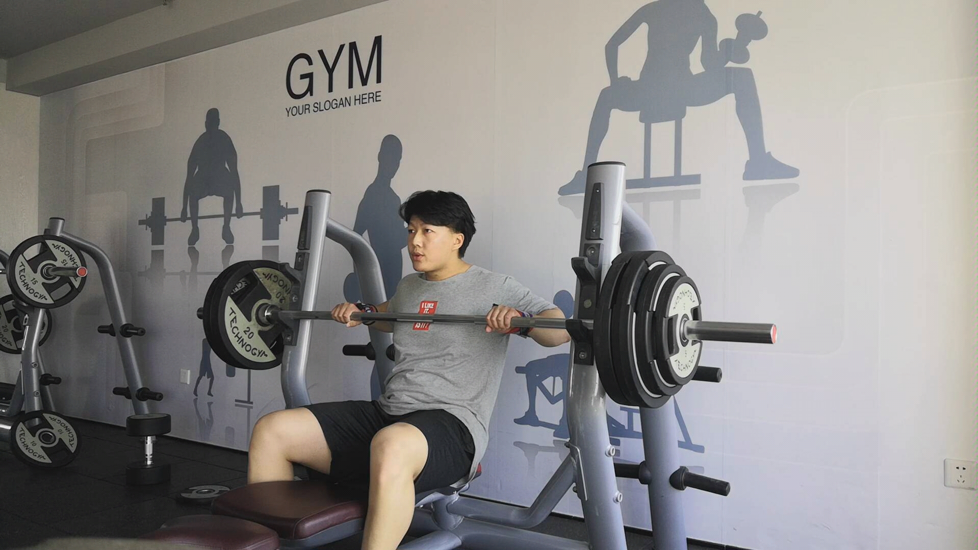 卧推130kg_哔哩哔哩 (゜-゜)つロ 干杯~-bilibili