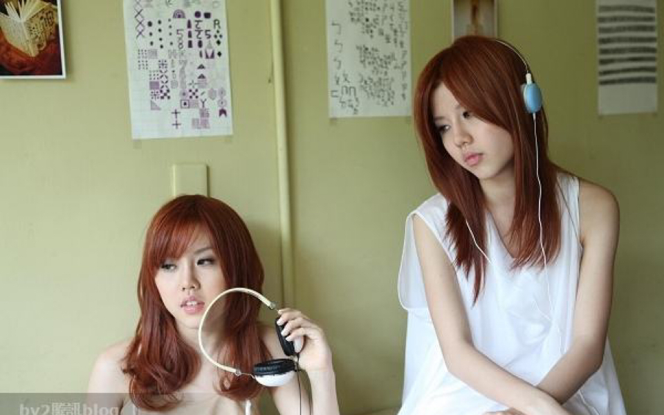 【By2】BY2 twins探秘九城王者世界（yumiko一本正经解说游戏）_哔哩哔哩_bilibili