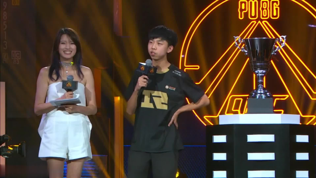 QGC绝地求生精英邀请赛：RNG吃鸡后XDD接受采访！身高一米八的男人XDD_哔哩哔哩_bilibili