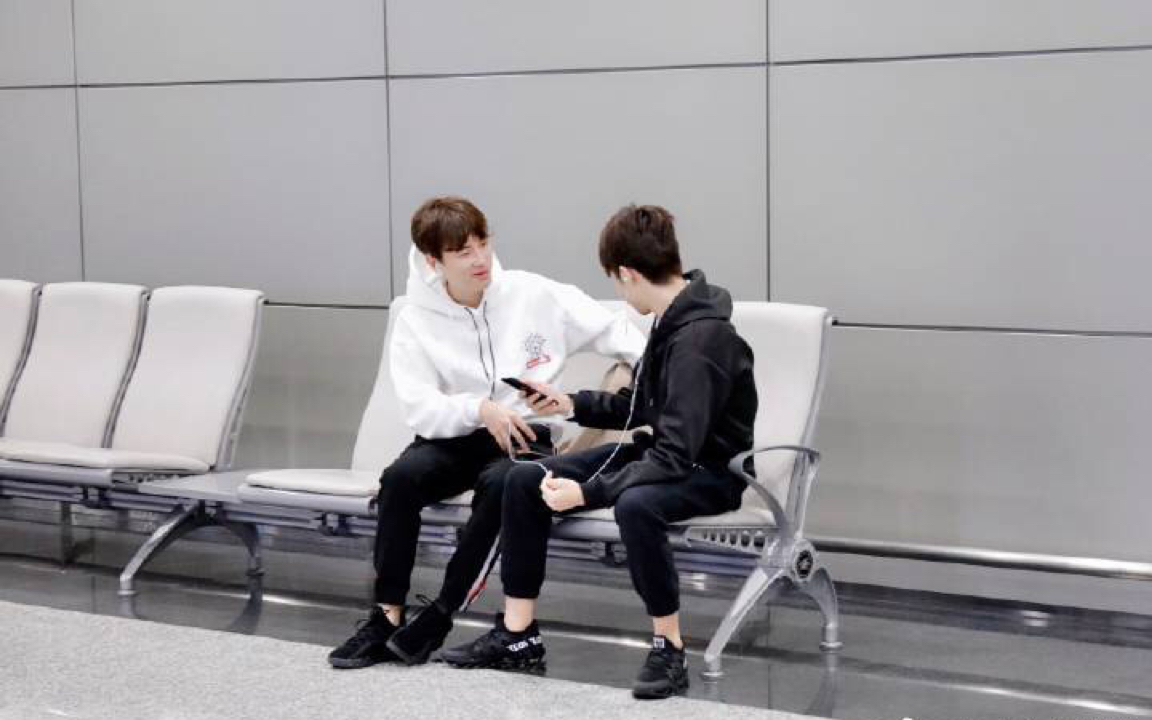 【QGHAPPY.Wish伪装&QGHAPPY.Snow许诺】181202许愿直播甜蜜互动cut2_哔哩哔哩_bilibili