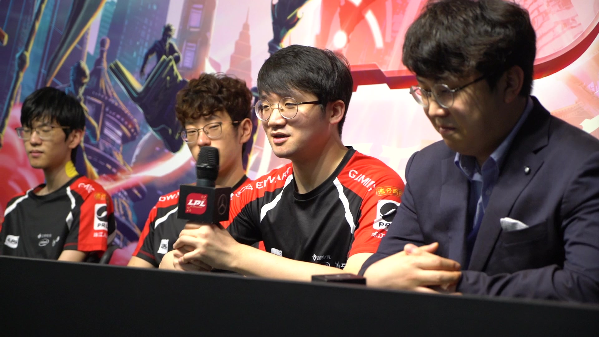 【EDG 2-0 SN群访】iBoy：赢了心态我们肯定没有问题，对面心态可能有点问题_哔哩哔哩_bilibili