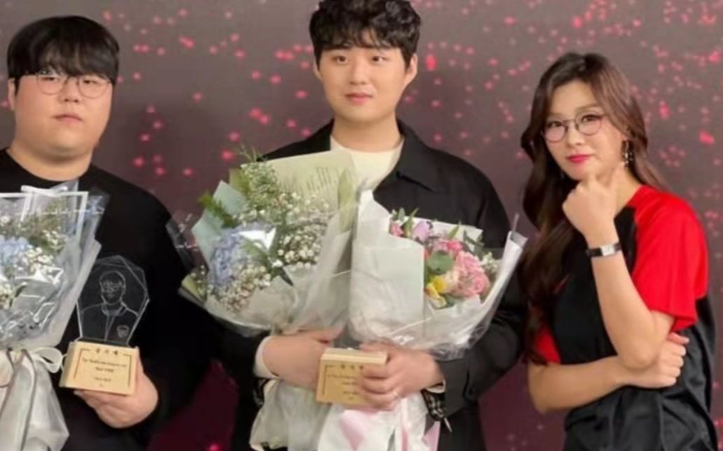 Bang、Wolf收下历史第一双人组称号，Faker竖大拇指_电子竞技热门视频