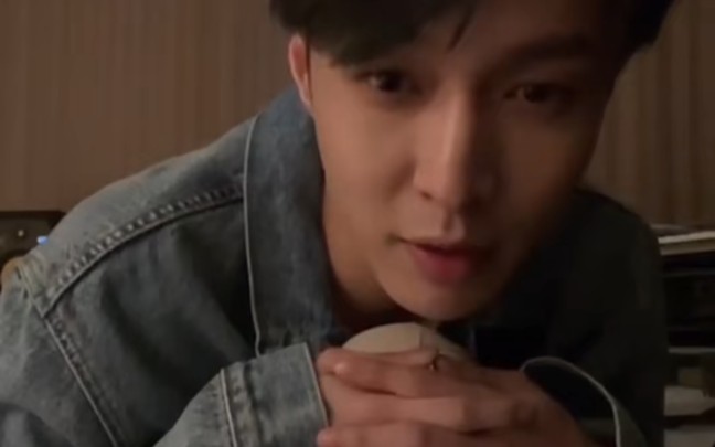 【张艺兴】ins深夜超可爱三语直播:220929_哔哩哔哩_bilibili