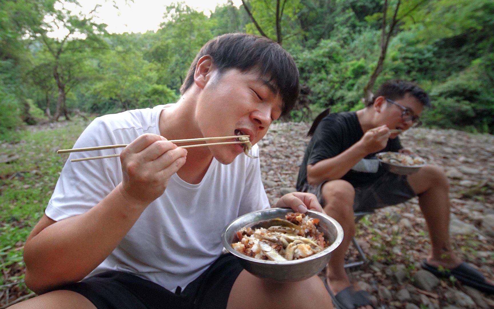 露营第三天,终于吃到了大自然的馈赠 去种田的向凹凸 去种田的向凹凸 哔哩哔哩视频