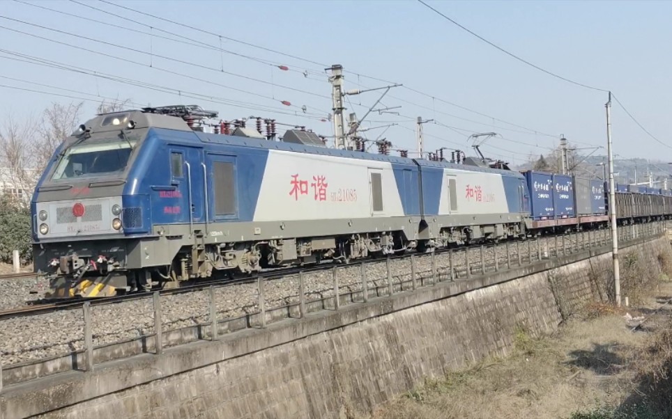 宝成线，西局安段HXD2 1085牵引货运列车接近江油站！_哔哩哔哩_bilibili