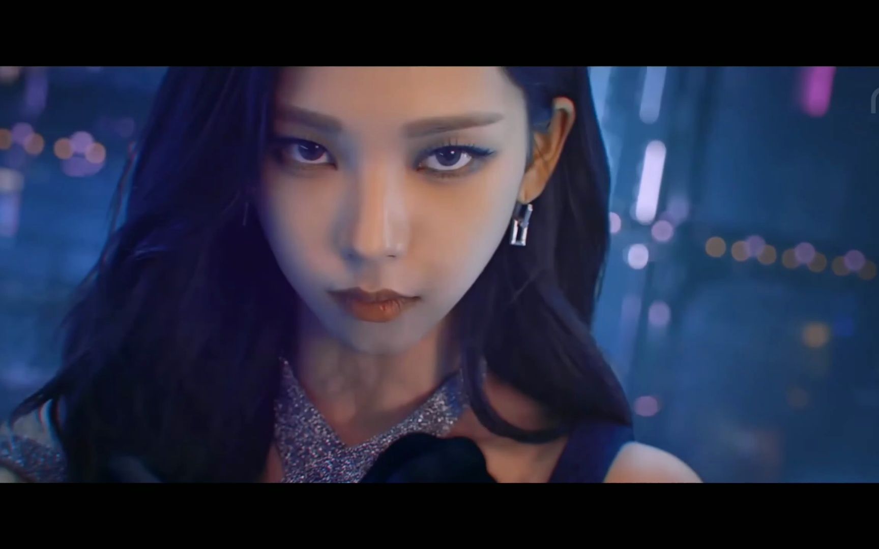 【8K120帧】【视觉盛宴】【现场观感】全站最高画质.IVE - 《LOVE DIVE》超高清MV-GEGUXI-A-listen-哔哩哔哩视频