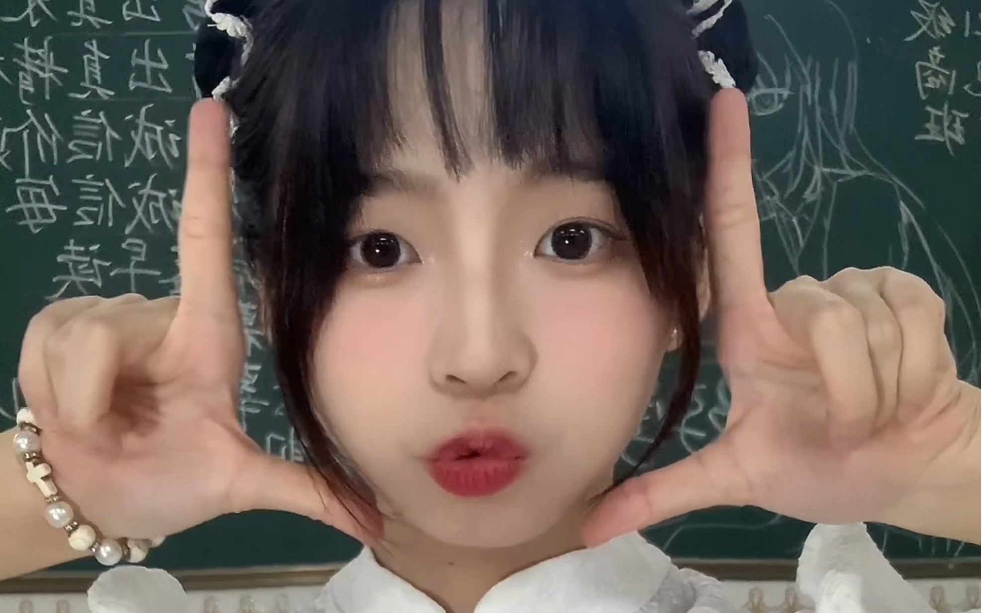 现在b站也可以云养女儿了吗??! 每天都想吃小鱼干 每天都想吃小鱼干 哔哩哔哩视频
