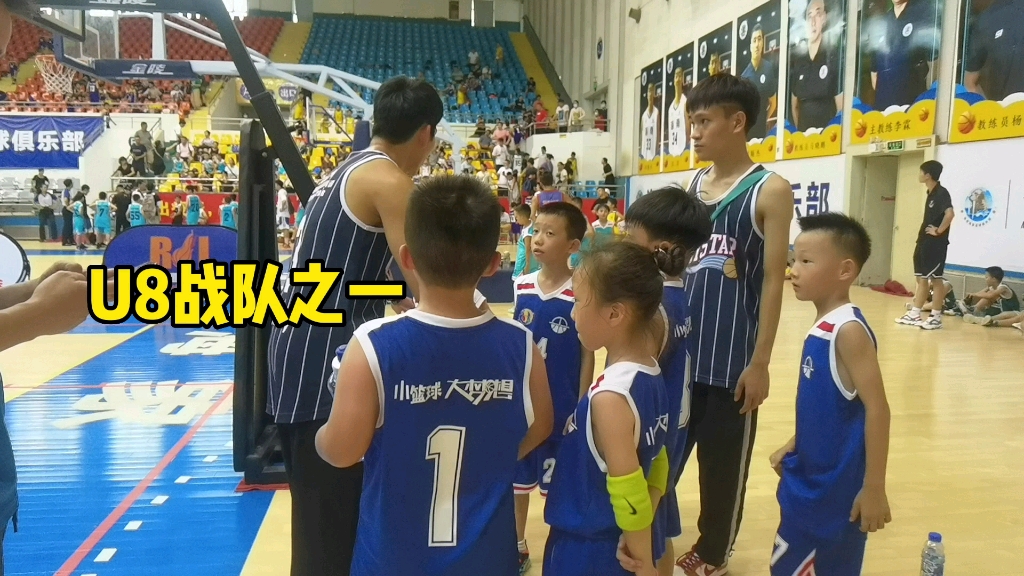 邓教带队U8组第一场比赛现场，这位小朋友是主力啊_哔哩哔哩_bilibili