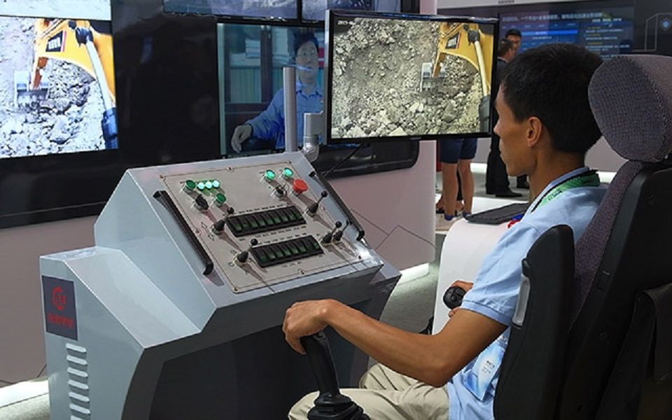 2019MWC 神仙操作！5G远程操控挖掘机_哔哩哔哩 (゜-゜)つロ 干杯~-bilibili