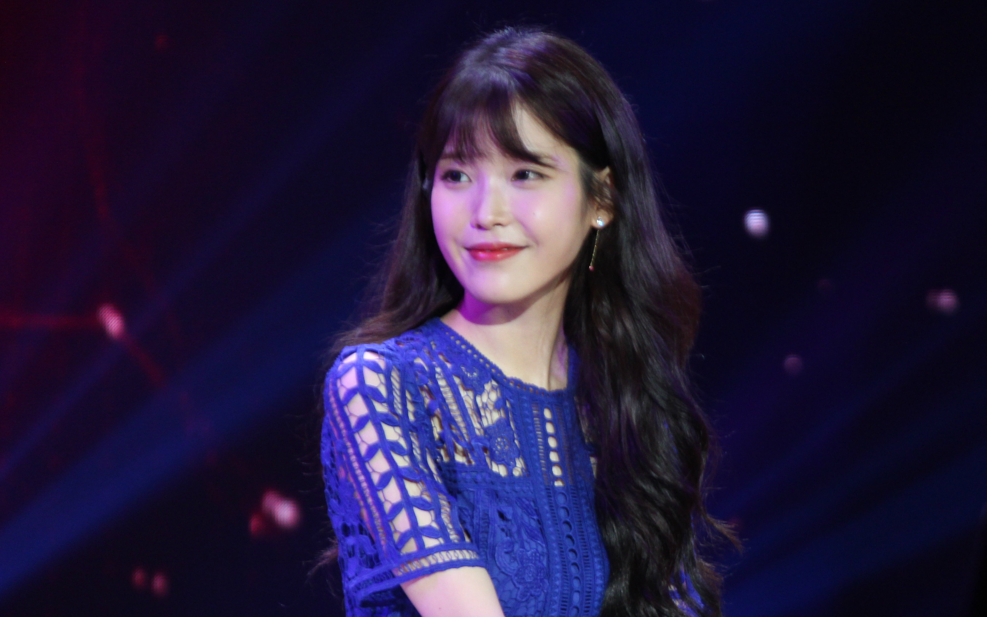 【IU】160730 Goodday in 重庆【红舞鞋】 by.sunny_哔哩哔哩_bilibili