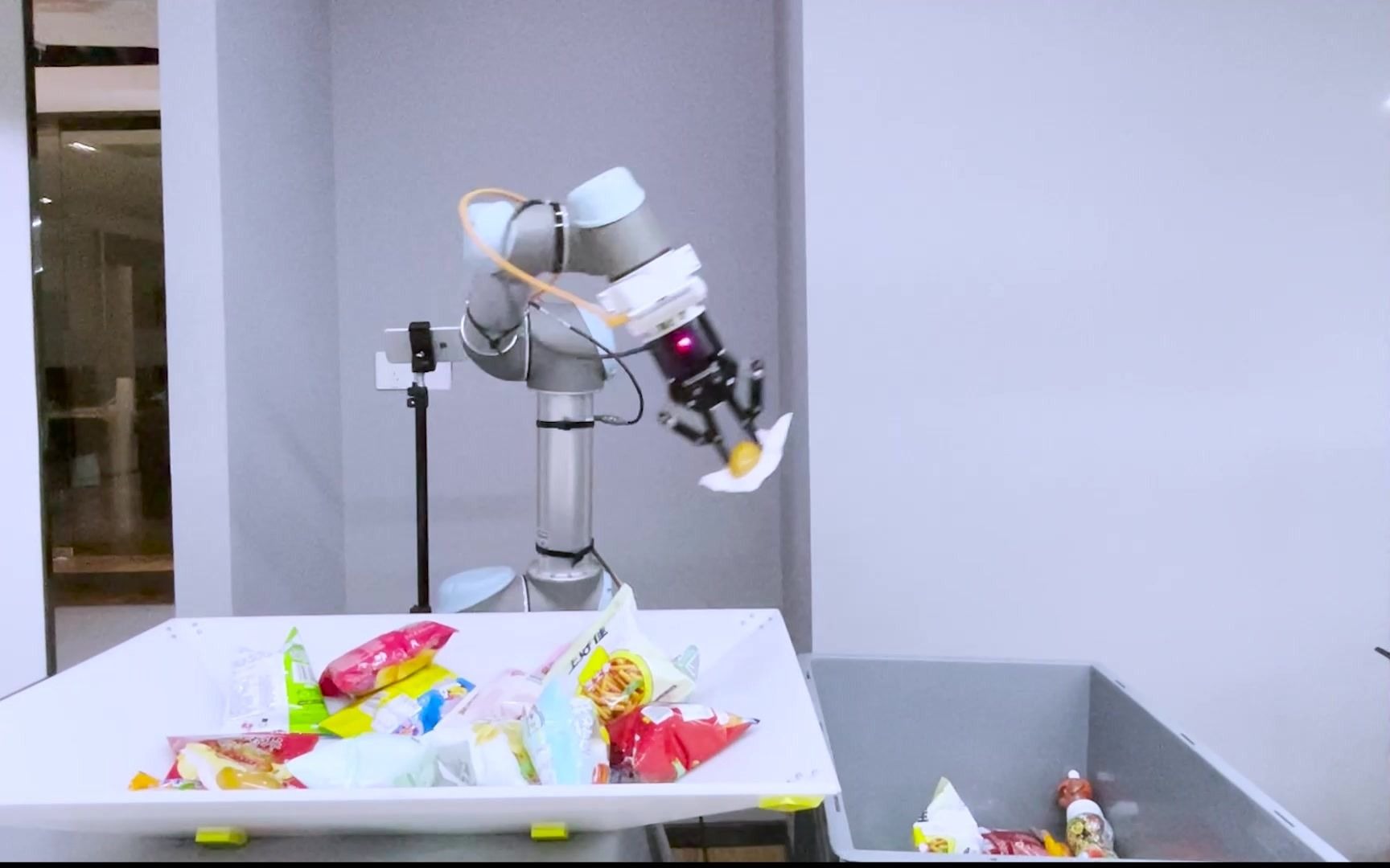 历史首次！什么都能抓得住的机器人参见（AnyGrasp Demo）_哔哩哔哩_bilibili