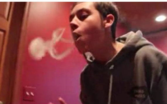 Ethan Cutkosky Vaping 卡神玩水烟_哔哩哔哩_bilibili
